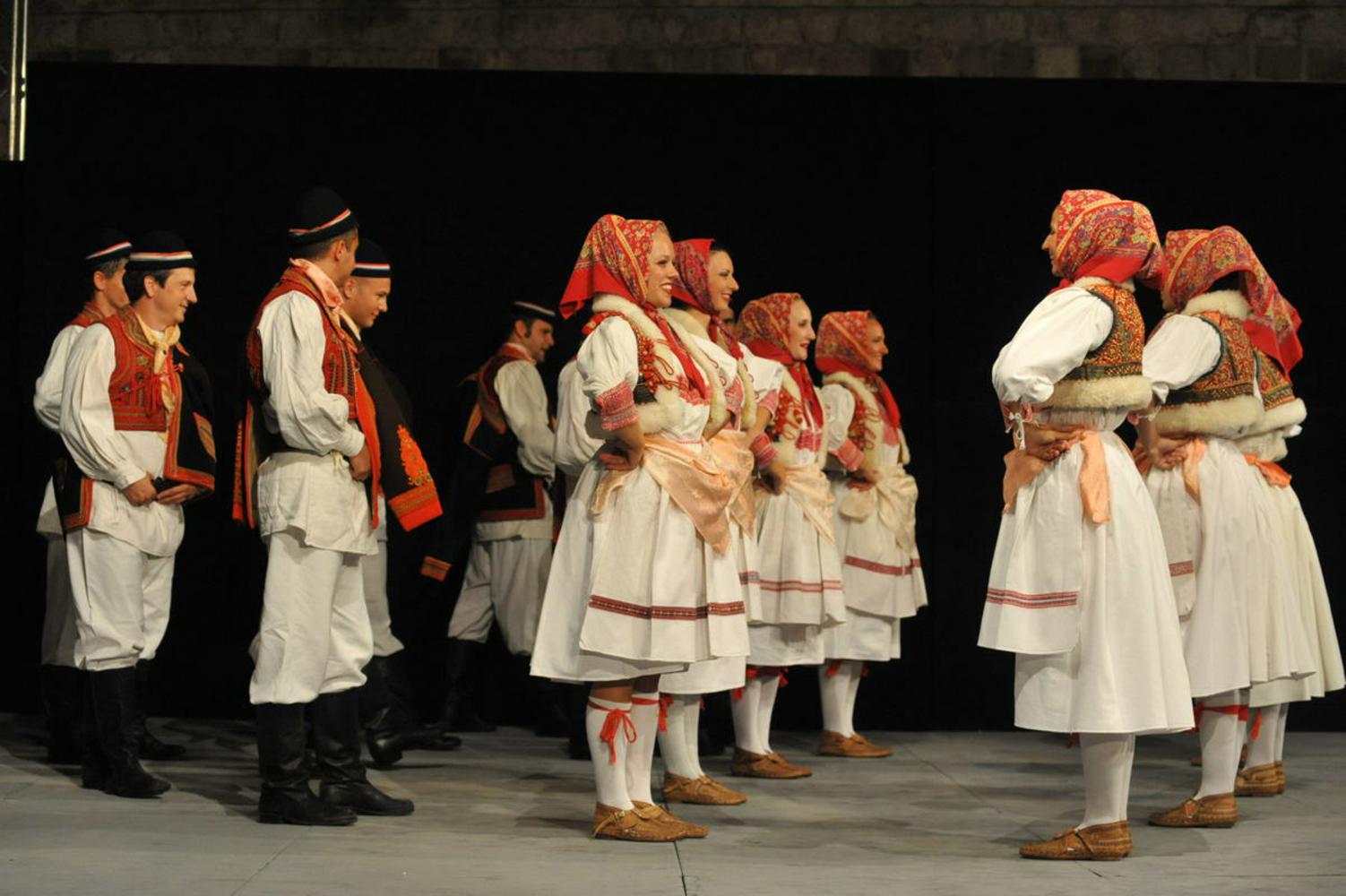 Folklorni ansambl Linđo - Plesni i glazbeni program